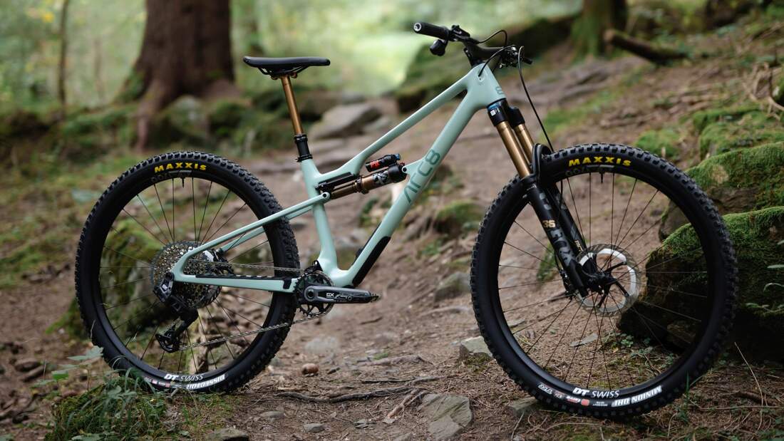 Arc8 Extra: Neues Enduro der Schweizer Brand mit Slider-Heck | bike-x.de