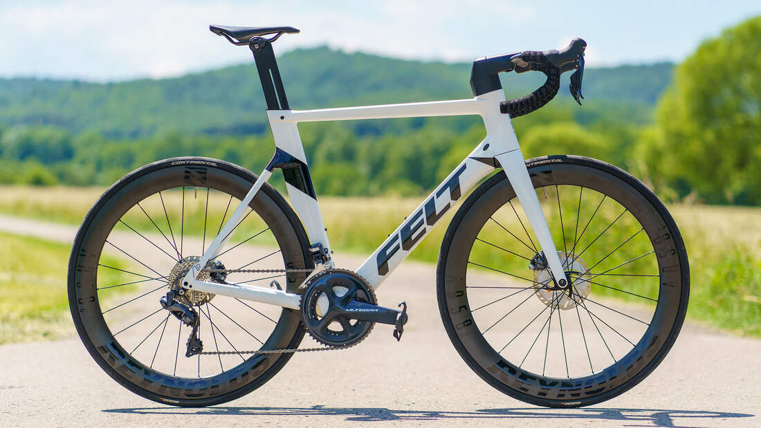 Test: Aero-Rennrad Felt AR Advanced Ultegra Di2 im Einzeltest | bike-x.de