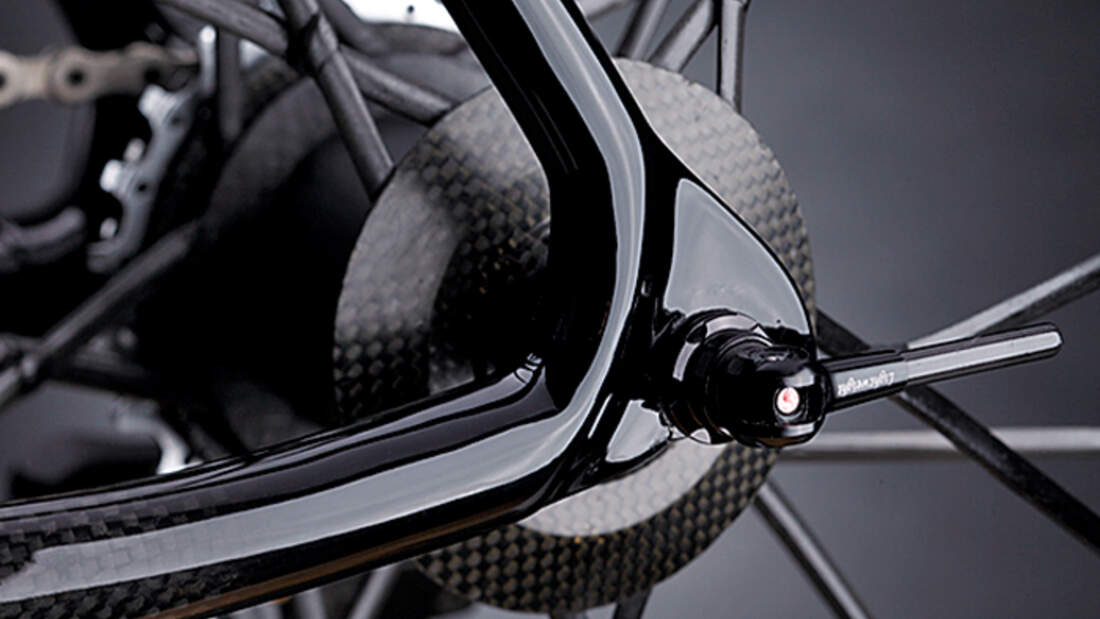 RoadBIKE Starshot: Assos Goomah G.731 Carbon-Renner | bike-x.de