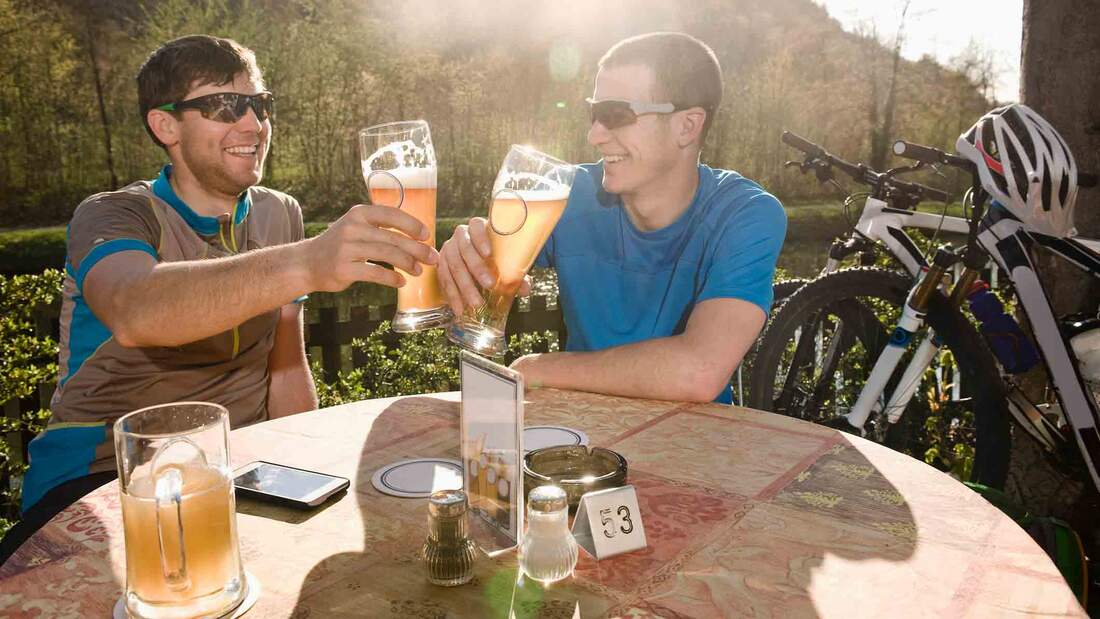 Radler: Die Geschichte des erfrischenden Kultgetränks für Radfahrer ...