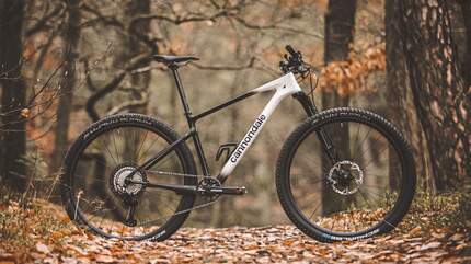 Die zehn besten Race-Hardtails der Saison im Check!